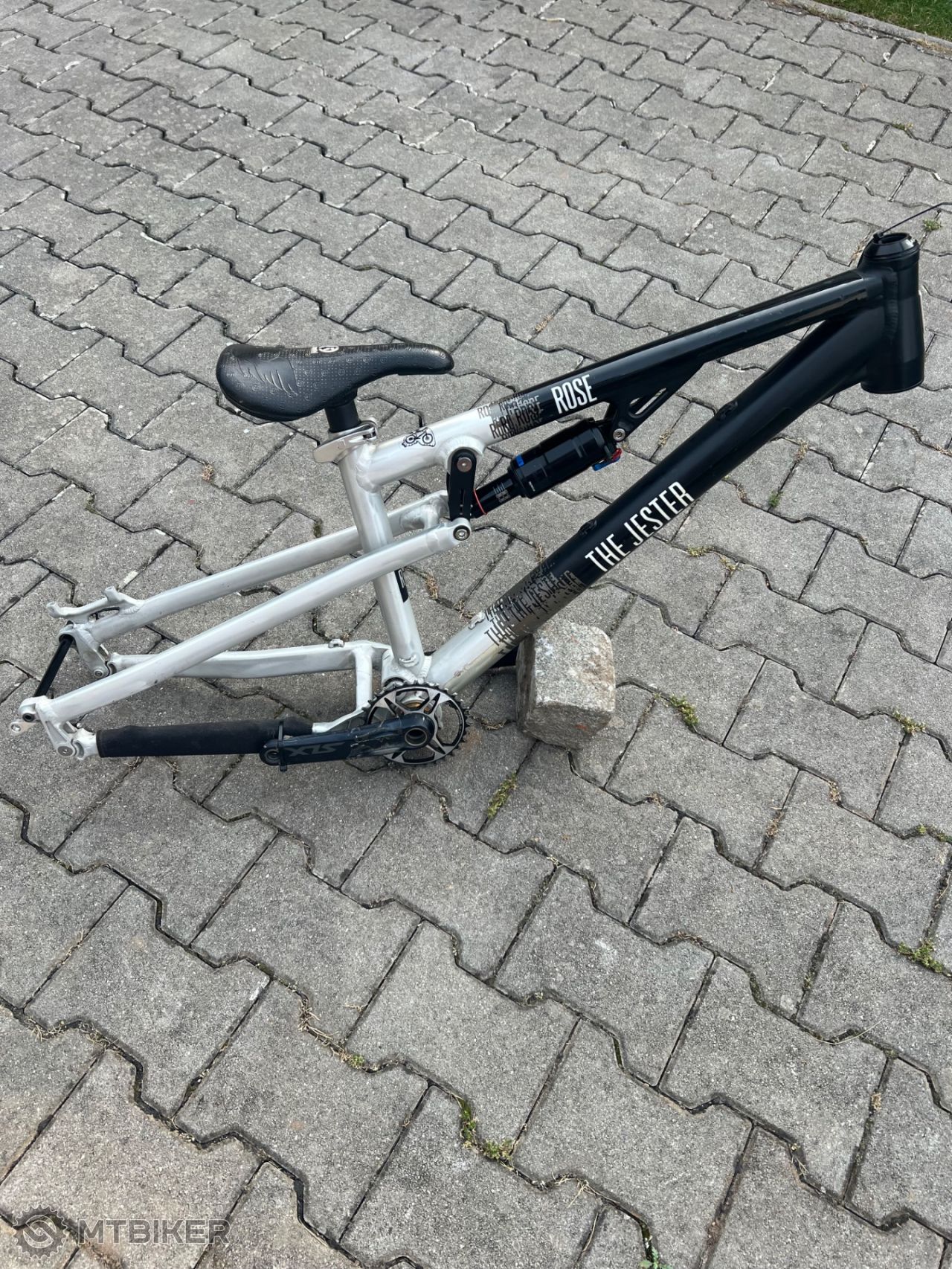 Slopestyle dirt ram Rose the jester L - Rámy na dirt a freestyle kola ...