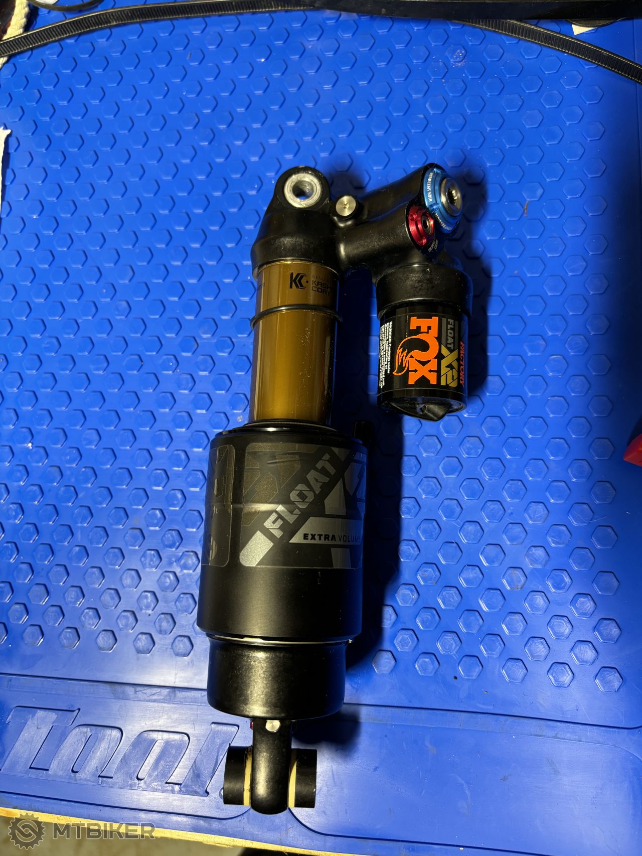 RockShox Deluxe Rt3, RE:aktiv 3-position damper, tuned by Trek ...