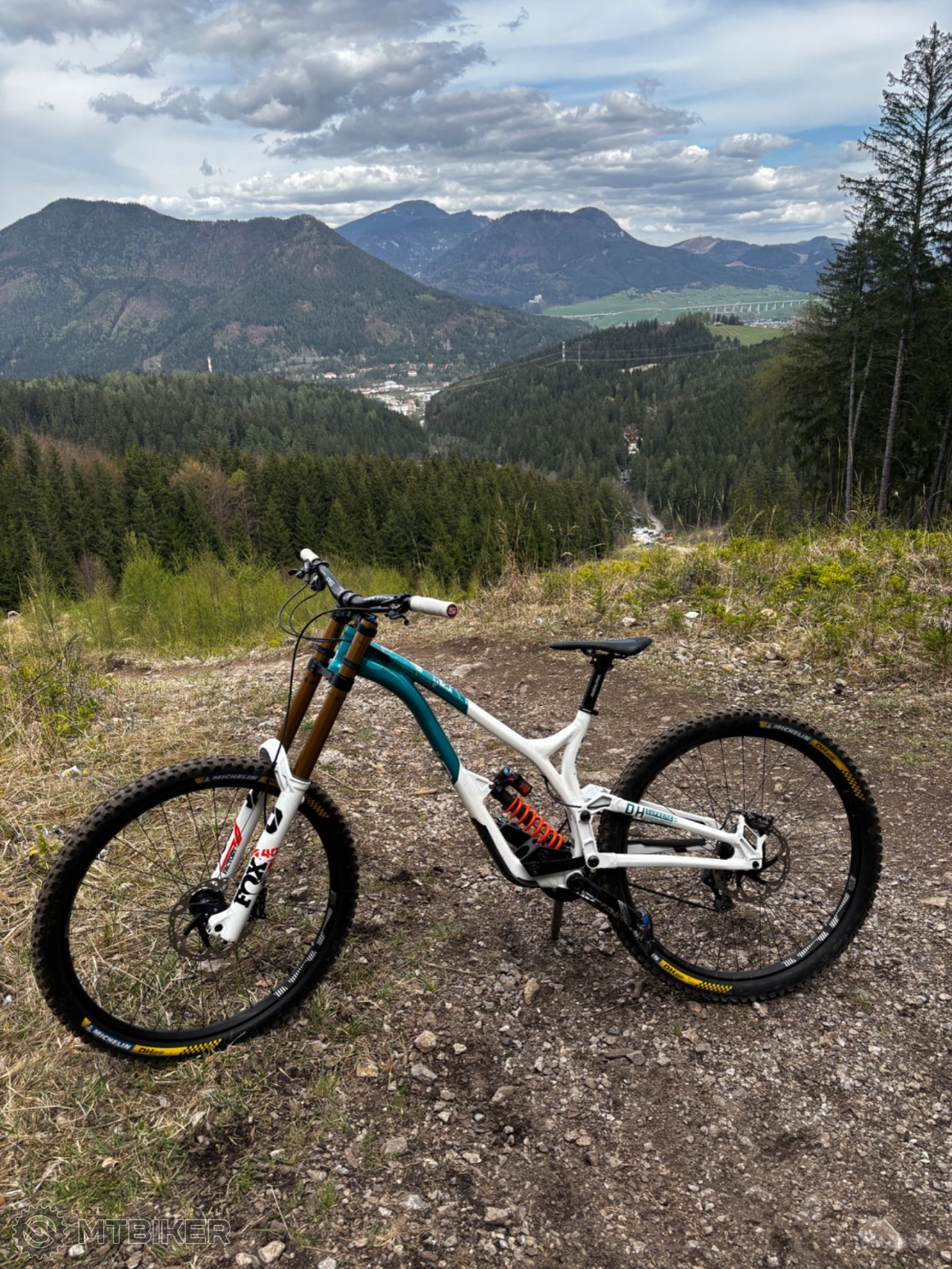 Commencal supreme v4 - Horské celoodpružené bicykle - MTBIKER bazár