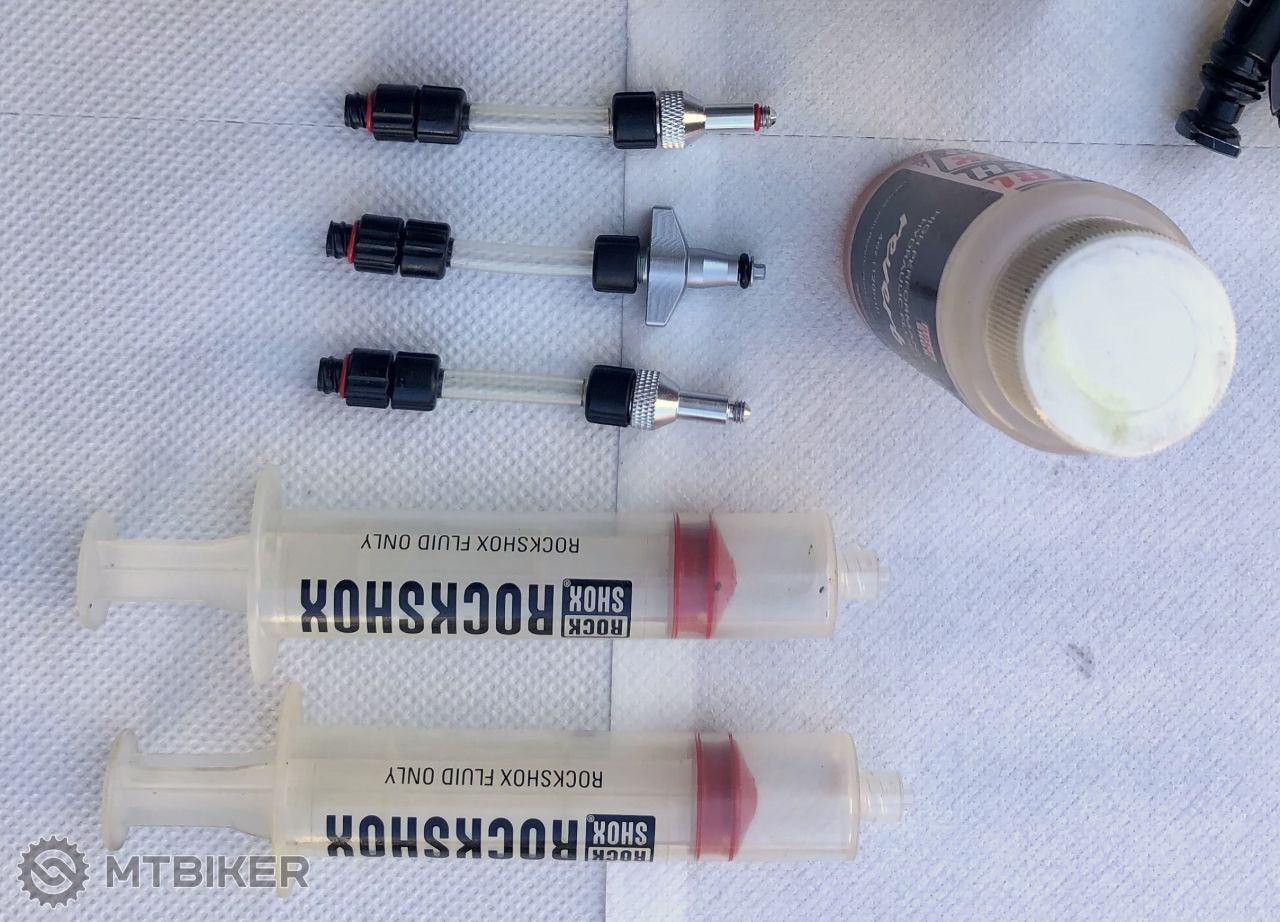 Predané : RockShox Bleed Kit XLoc/Reverb + 1X/Reverb remote + novy olej ...